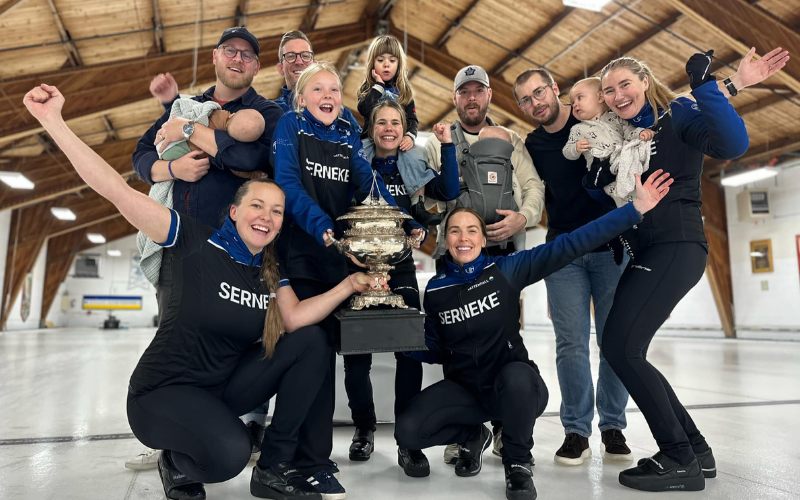 CurlingZone: Hasselborg's "All in the Family" Undefeated into Playoffs